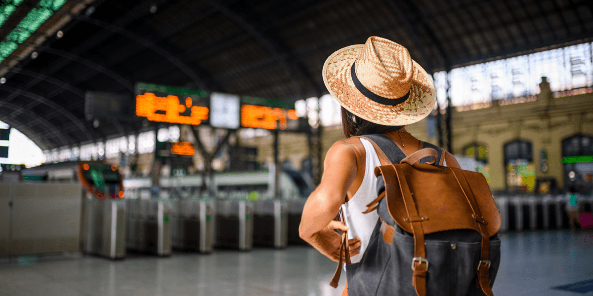 Can I Wear Cowboy Hat Through Airport